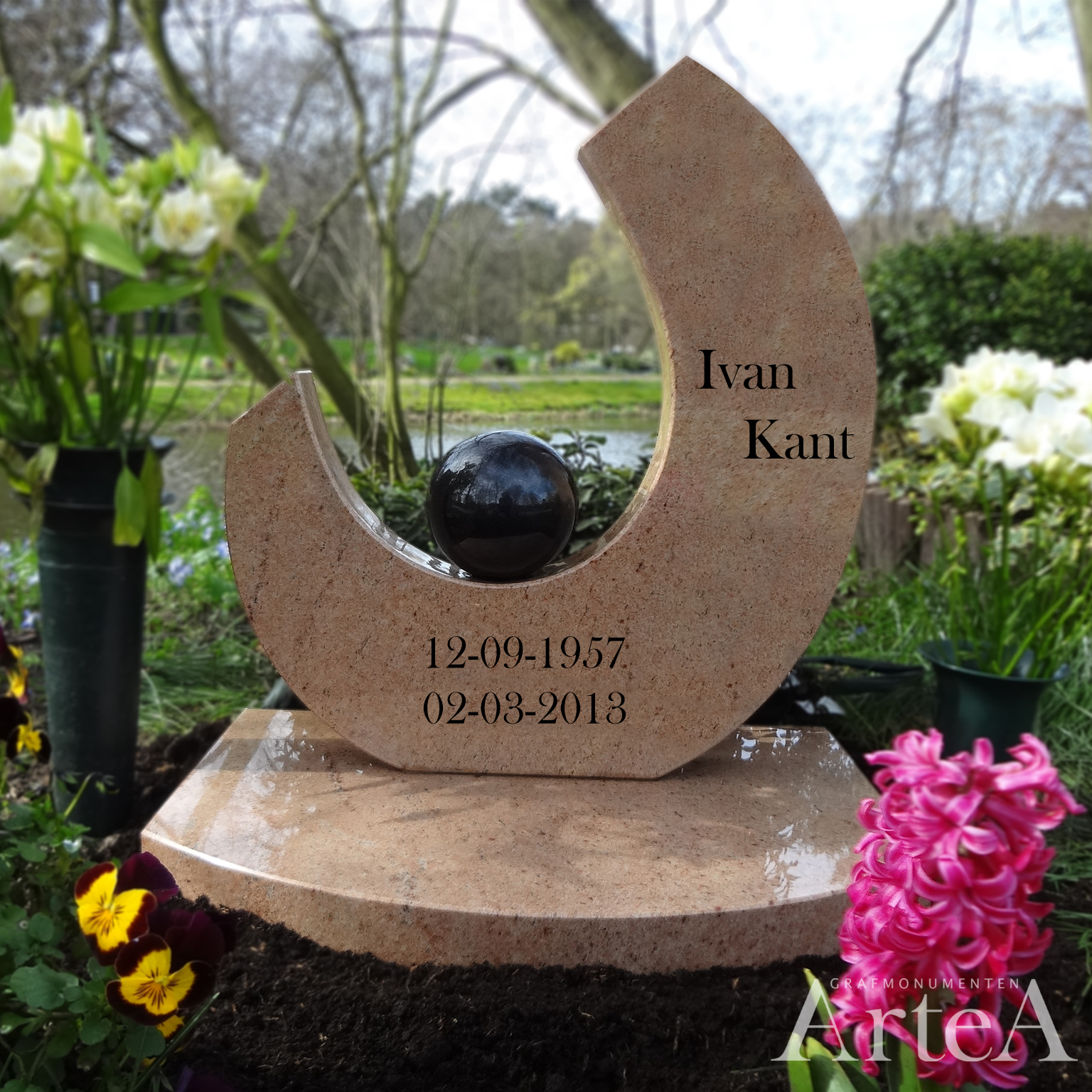 Klein monument halve ronding met bol - MS29 | Artea